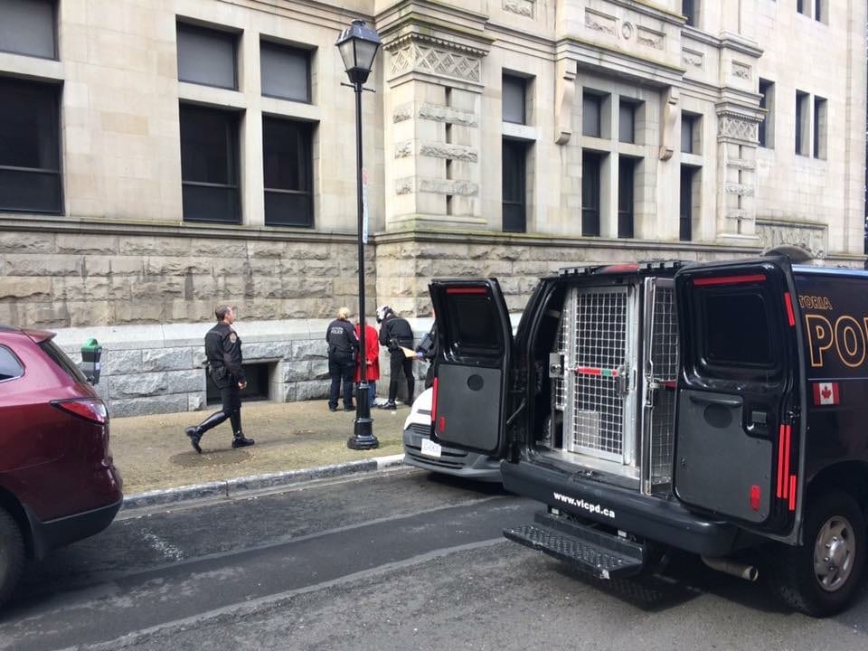 Robbery suspect nabbed moments after Victoria bank holdup