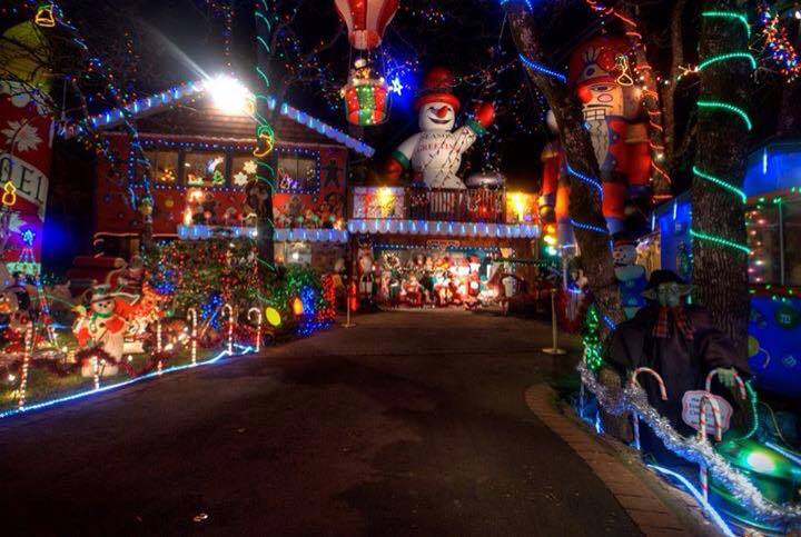 Submit your home to the 3rd Annual Victoria Buzz Christmas Lights Tour Map