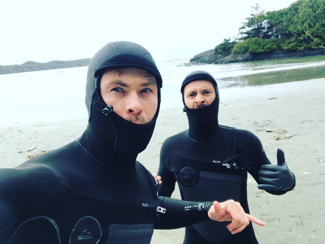 Chris Hemsworth spotted surfing in Tofino (PHOTOS)