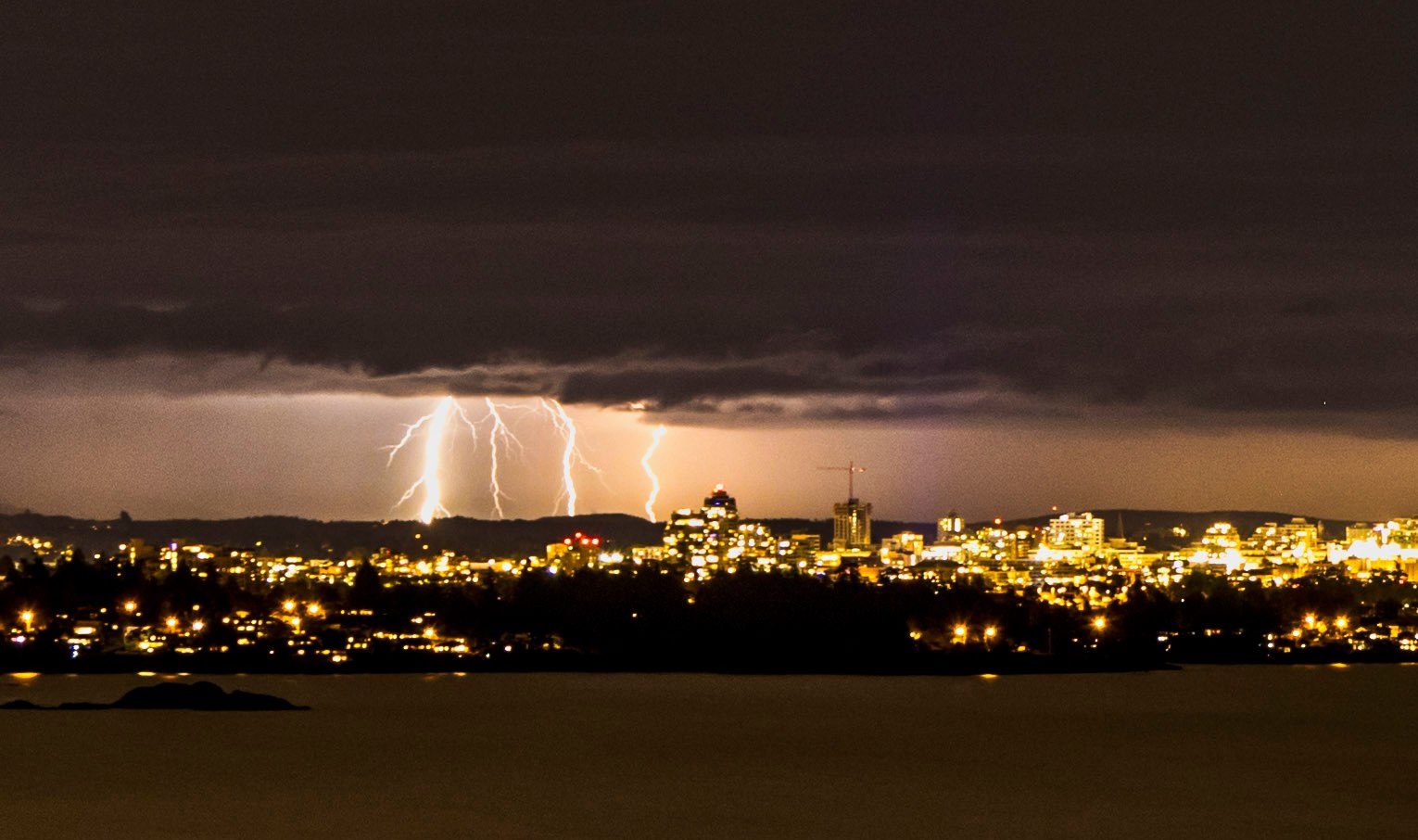 Massive lightning storm in Washington State seen from Victoria (PHOTOS ...