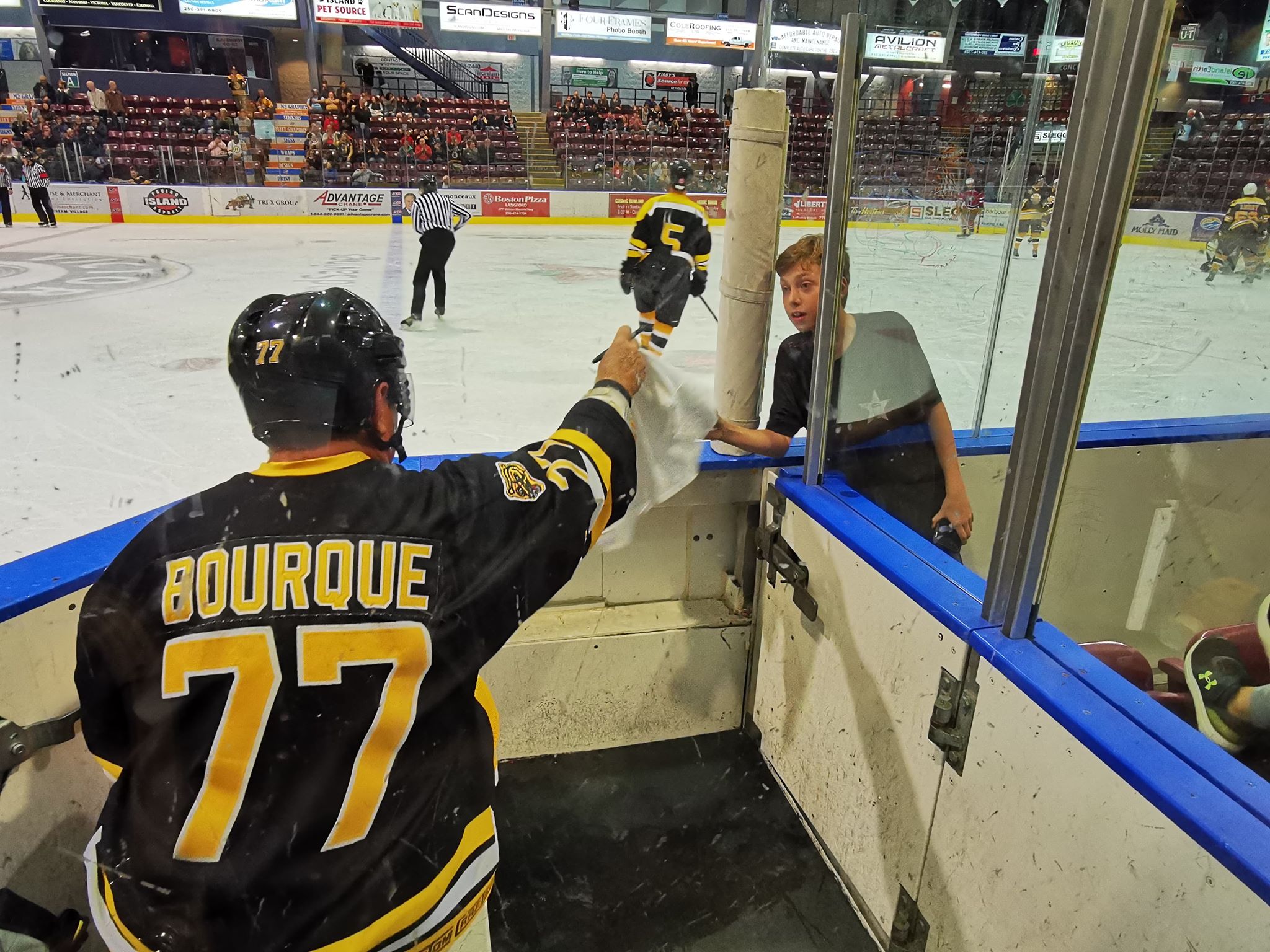 Victoria woman searches for family of boy who received Ray Bourque's ...