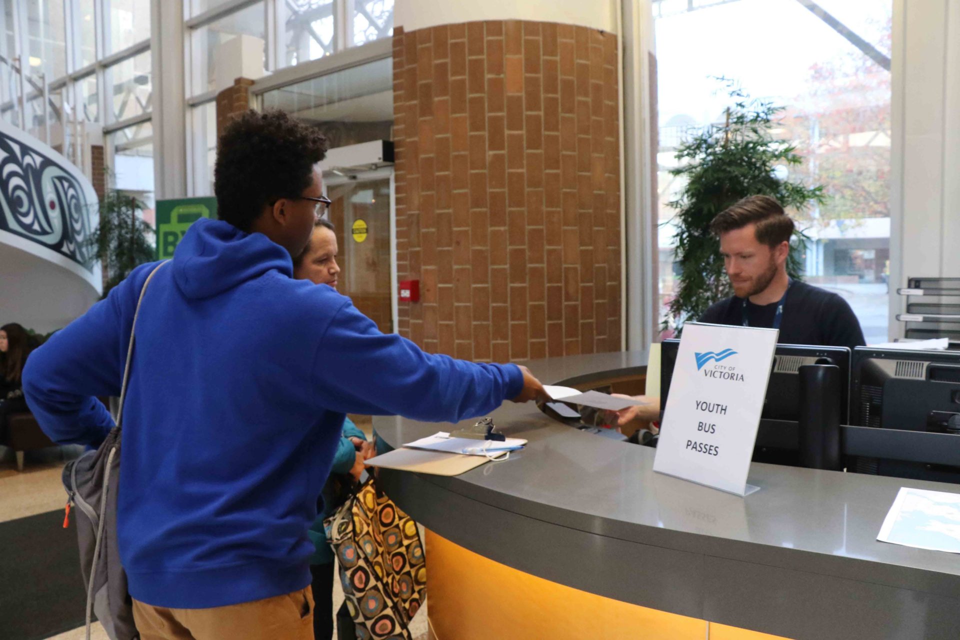 Youth in Victoria can apply for free monthly bus passes online