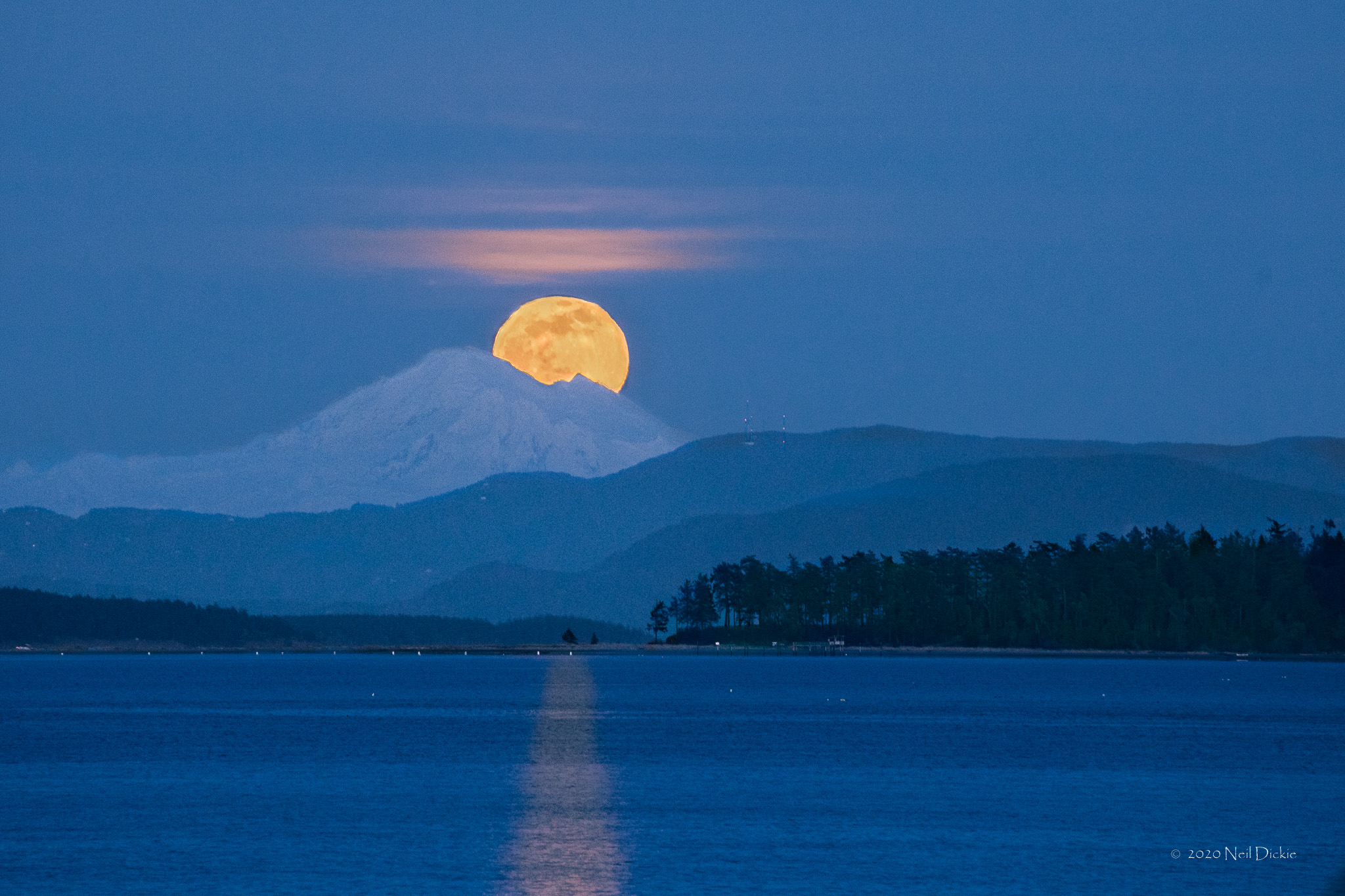14 photos of last night's stunning 'supermoon' over Victoria (PHOTOS)