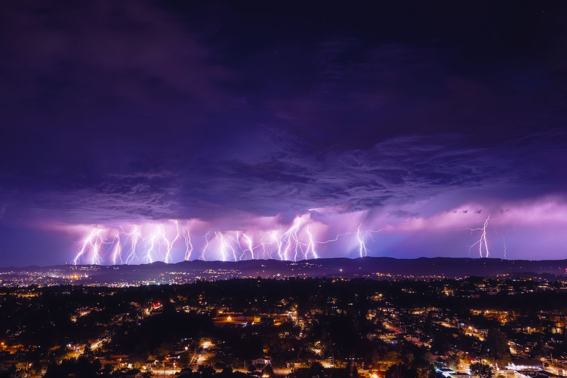 "Caught us a little off guard": 1,800 lightning strikes recorded over ...