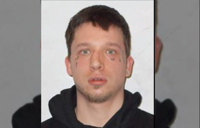 Man wanted on nationwide warrant arrested in Victoria