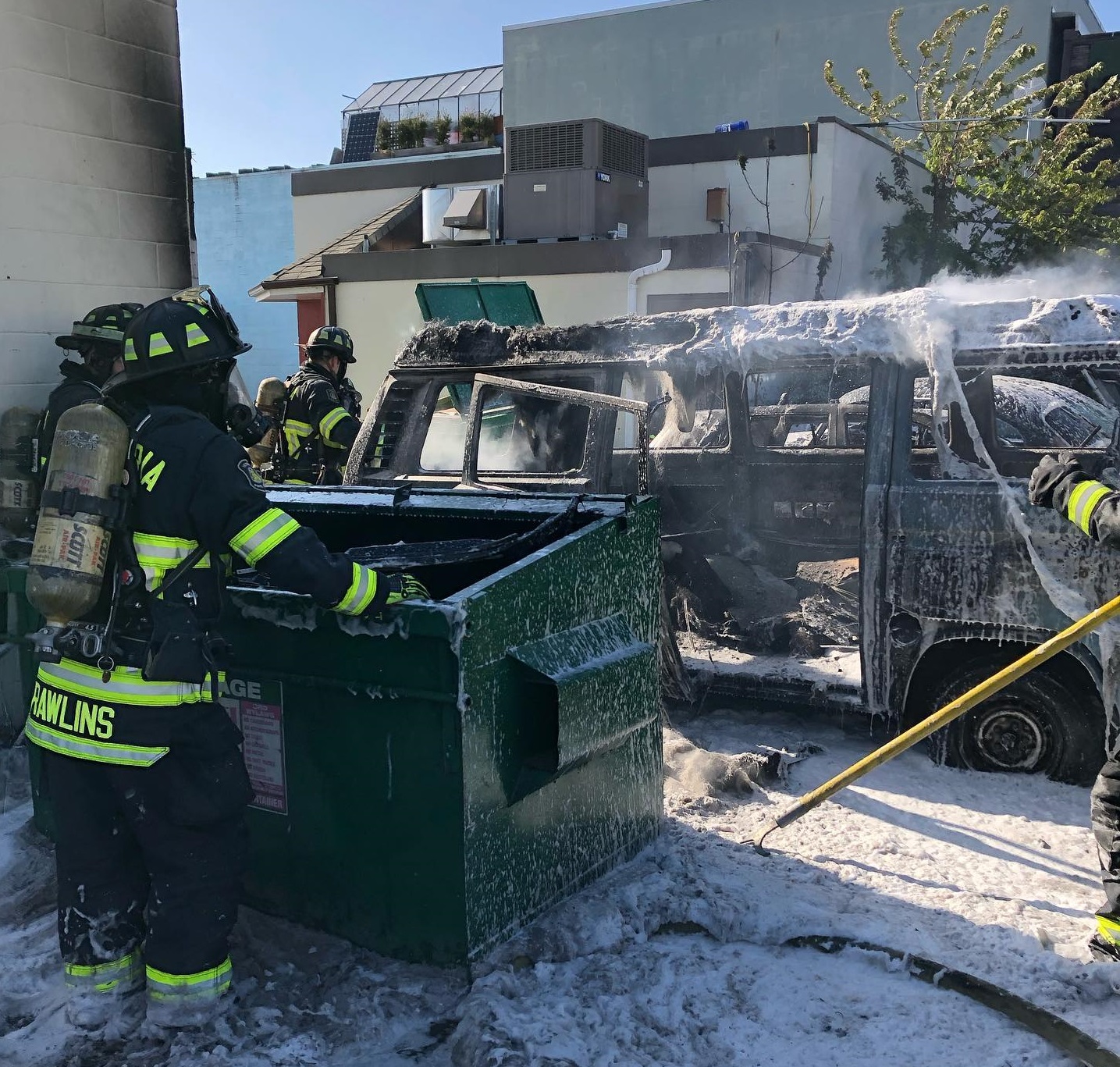 Multiple vehicles ravaged by flames in Victoria blaze Wednesday (VIDEO)