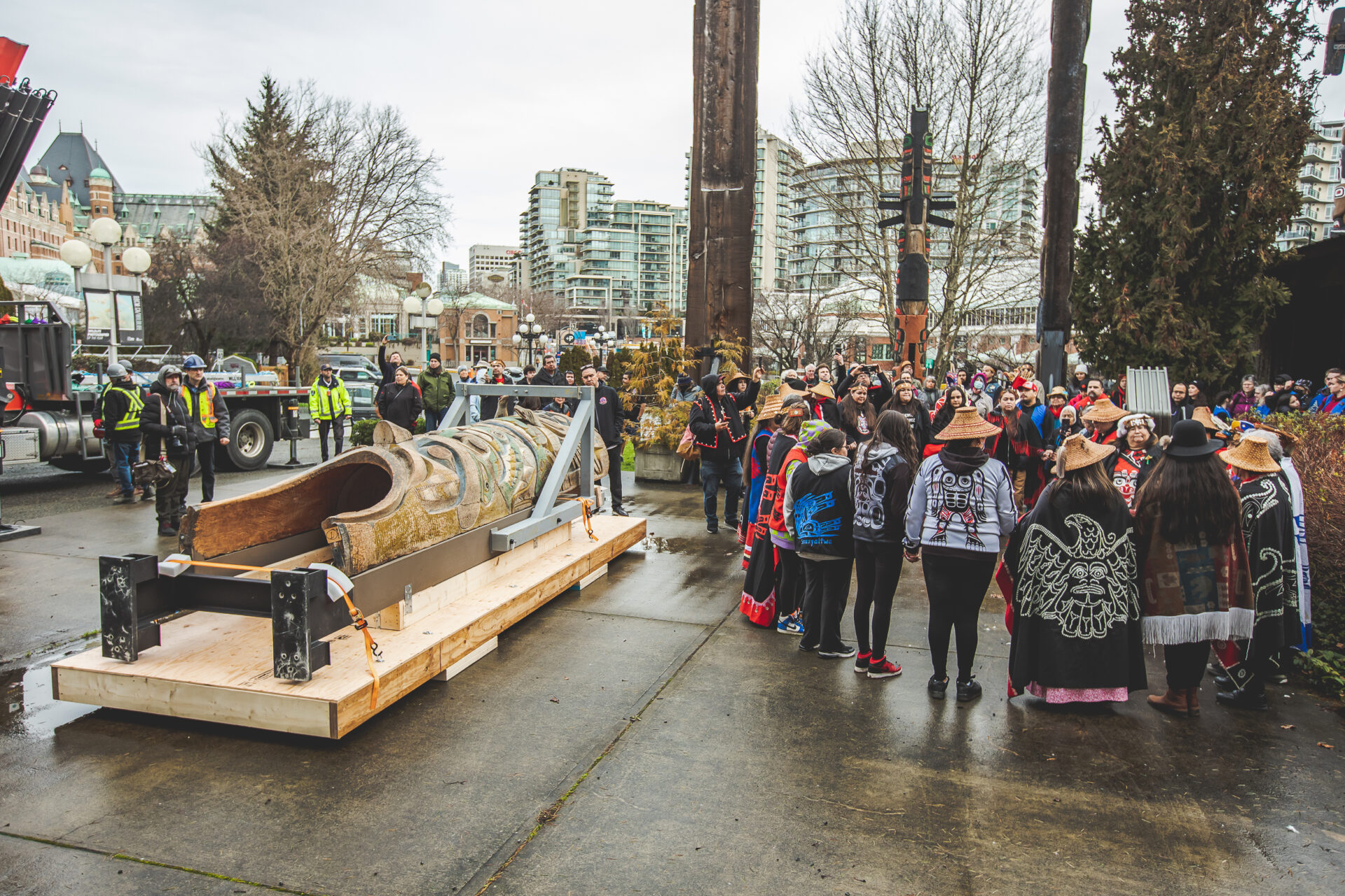 Royal BC Museum returns Nuxalk totem pole after over 110 years (PHOTOS)